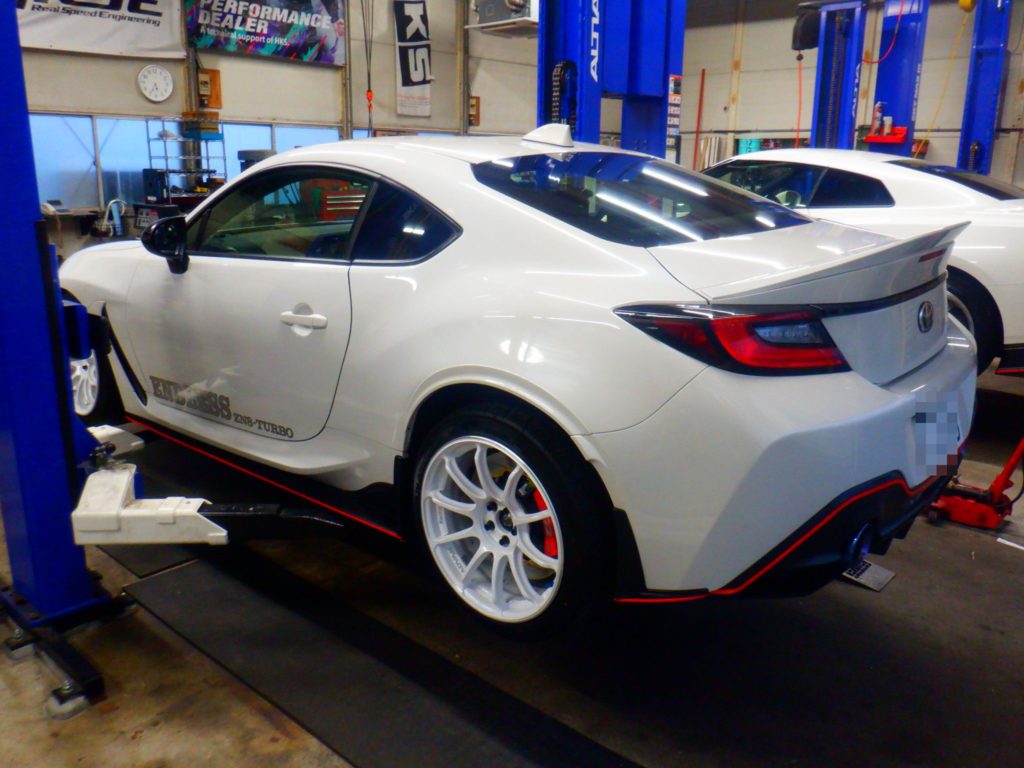 GR86 TRD AKEa エアロパーツ 取付 & ステッカー レッドライン 施工 & エンジンカバー 制作 | 有限会社エンドレス ENDLESS