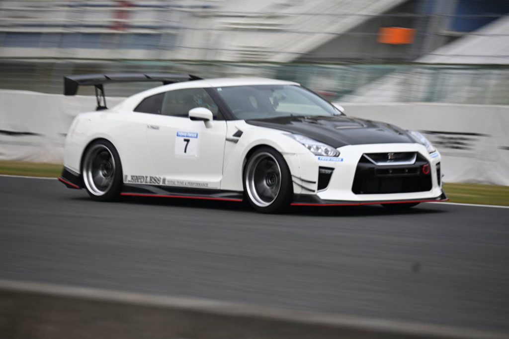 CLUB RH9 筑波サーキット デモカーバトル & RZ34 ADVAN GT BEYOND 取付 | 有限会社エンドレス ENDLESS